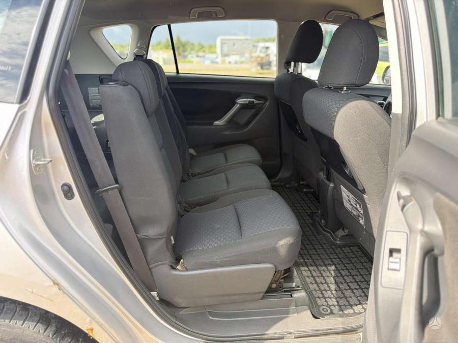 Grey Toyota Verso 2009 in Siauliai, with an engine capacity of 2.00 L and mileage of 253 thousand km for 1500 €, photo 13 on AUTOMOTO.COM.LV