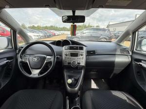 Grey Toyota Verso 2009 in Siauliai, with an engine capacity of 2.00 L and mileage of 253 thousand km for 1500 €, photo 15 on AUTOMOTO.COM.LV