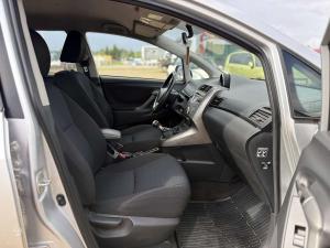 Grey Toyota Verso 2009 in Siauliai, with an engine capacity of 2.00 L and mileage of 253 thousand km for 1500 €, photo 17 on AUTOMOTO.COM.LV