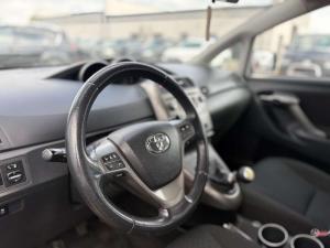 Grey Toyota Verso 2009 in Siauliai, with an engine capacity of 2.00 L and mileage of 253 thousand km for 1500 €, photo 18 on AUTOMOTO.COM.LV