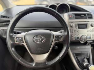 Grey Toyota Verso 2009 in Siauliai, with an engine capacity of 2.00 L and mileage of 253 thousand km for 1500 €, photo 19 on AUTOMOTO.COM.LV