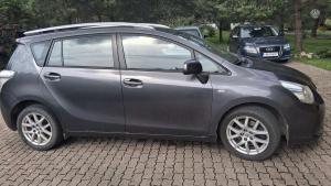 Pelēks Toyota Verso 2009 Klaipėda, ar dzinēja tilpumu 2.23 L un nobraukumu 157 tūkst. km par 4500 €, foto  vietnē AUTOMOTO.COM.LV