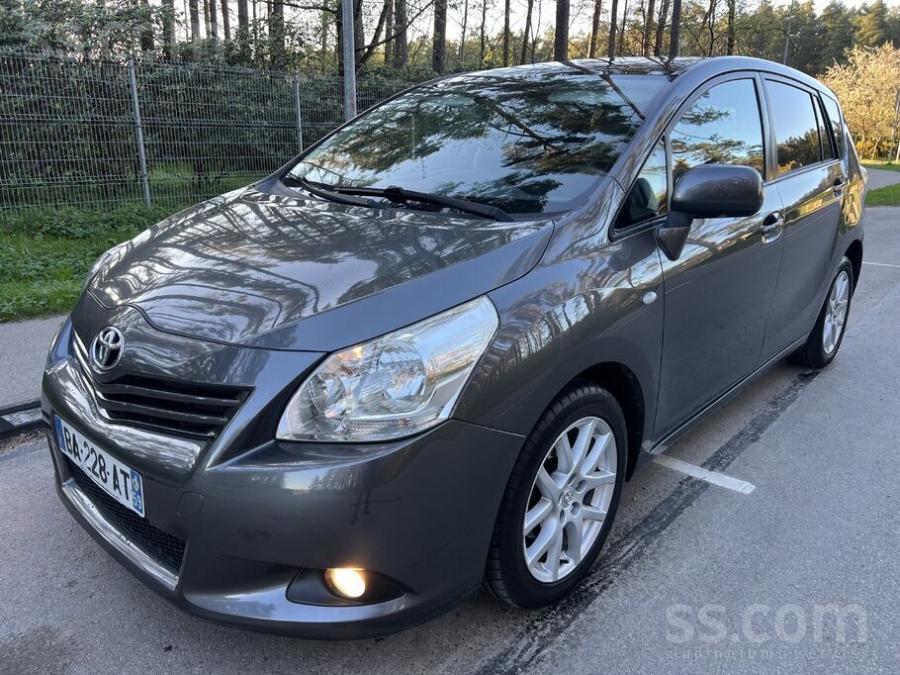 Grey Toyota Verso 2010 in Riga, with an engine capacity of 2.00 L and mileage of 0 thousand km for 4600 €, photo 1 on AUTOMOTO.COM.LV