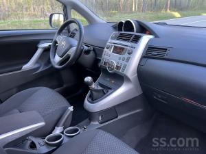 Grey Toyota Verso 2010 in Riga, with an engine capacity of 2.00 L and mileage of 0 thousand km for 4600 €, photo 12 on AUTOMOTO.COM.LV