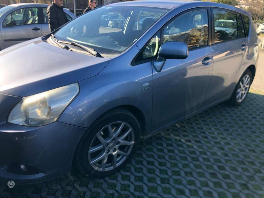 Pelēks Toyota Verso 2010 Kauņa, ar dzinēja tilpumu 2.23 L un nobraukumu 250 tūkst. km par 2250 €, foto 1 vietnē AUTOMOTO.COM.LV