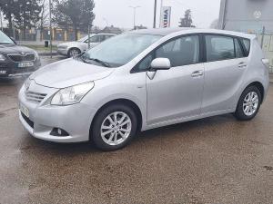 Pelēks Toyota Verso 2010 Tauragė, ar dzinēja tilpumu 2.00 L un nobraukumu 247 tūkst. km par 3990 €, foto  vietnē AUTOMOTO.COM.LV