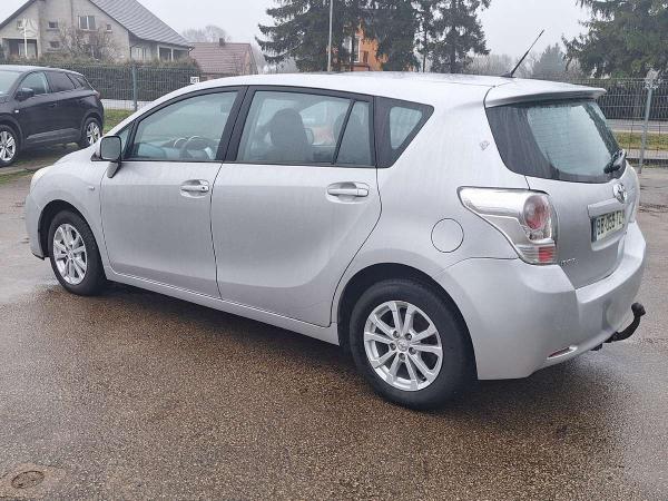 Pelēks Toyota Verso 2010 Tauragė, ar dzinēja tilpumu 2.00 L un nobraukumu 247 tūkst. km par 3990 €, foto 6 vietnē AUTOMOTO.COM.LV