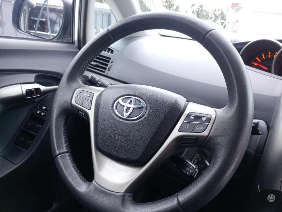Pelēks Toyota Verso 2010 Utena, ar dzinēja tilpumu 2.00 L un nobraukumu 206 tūkst. km par 3399 €, foto 8 vietnē AUTOMOTO.COM.LV