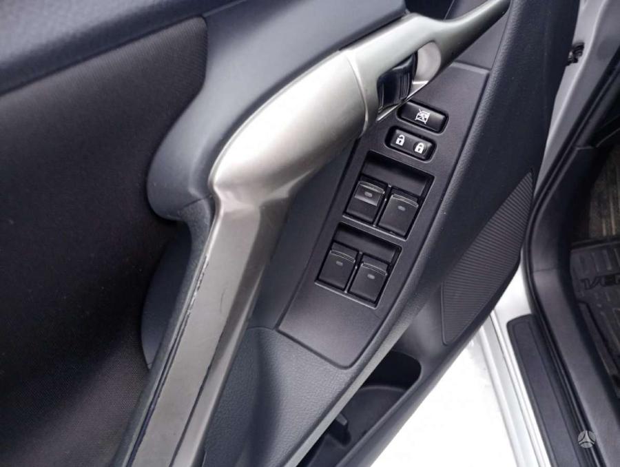 Pelēks Toyota Verso 2010 Utena, ar dzinēja tilpumu 2.00 L un nobraukumu 206 tūkst. km par 3399 €, foto 13 vietnē AUTOMOTO.COM.LV