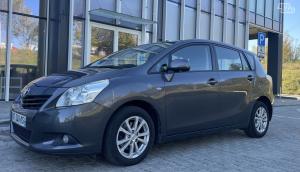 Pelēks Toyota Verso 2010 Viļņa, ar dzinēja tilpumu 2.00 L un nobraukumu 279 tūkst. km par 4390 €, foto 2 vietnē AUTOMOTO.COM.LV