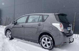Grey Toyota Verso 2010 in Vilnius, with an engine capacity of 2.00 L and mileage of 279 thousand km for 4390 €, photo 3 on AUTOMOTO.COM.LV