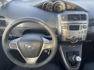 Grey Toyota Verso 2010 in Vilnius, with an engine capacity of 2.00 L and mileage of 279 thousand km for 4390 €, photo 7 on AUTOMOTO.COM.LV