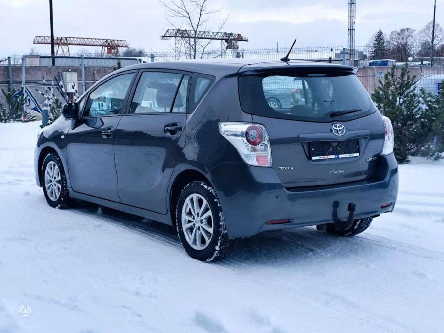 Pelēks Toyota Verso 2010 Šauļi, ar dzinēja tilpumu 2.00 L un nobraukumu 239 tūkst. km par 3600 €, foto 5 vietnē AUTOMOTO.COM.LV