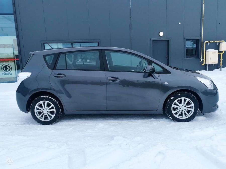 Pelēks Toyota Verso 2010 Šauļi, ar dzinēja tilpumu 2.00 L un nobraukumu 239 tūkst. km par 3600 €, foto 8 vietnē AUTOMOTO.COM.LV