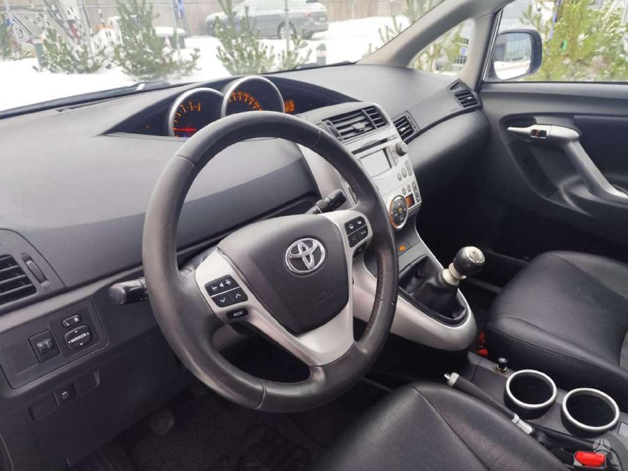 Pelēks Toyota Verso 2010 Šauļi, ar dzinēja tilpumu 2.00 L un nobraukumu 239 tūkst. km par 3600 €, foto 10 vietnē AUTOMOTO.COM.LV
