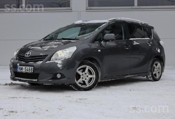 Pelēks Toyota Verso 2010 Rīga, ar dzinēja tilpumu 2.00 L un nobraukumu 0 tūkst. km par 3995 €, foto 1 vietnē AUTOMOTO.COM.LV