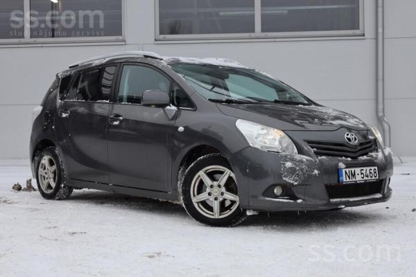Pelēks Toyota Verso 2010 Rīga, ar dzinēja tilpumu 2.00 L un nobraukumu 0 tūkst. km par 3995 €, foto 3 vietnē AUTOMOTO.COM.LV