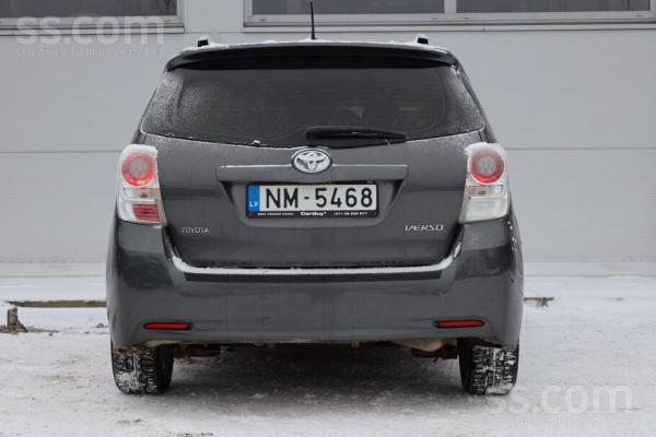 Pelēks Toyota Verso 2010 Rīga, ar dzinēja tilpumu 2.00 L un nobraukumu 0 tūkst. km par 3995 €, foto 5 vietnē AUTOMOTO.COM.LV