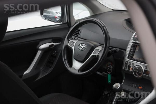 Pelēks Toyota Verso 2010 Rīga, ar dzinēja tilpumu 2.00 L un nobraukumu 0 tūkst. km par 3995 €, foto 8 vietnē AUTOMOTO.COM.LV