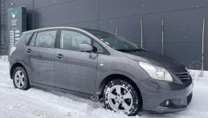 Grey Toyota Verso 2010 in Vilnius, with an engine capacity of 2.00 L and mileage of 279 thousand km for 4390 €, photo 2 on AUTOMOTO.COM.LV