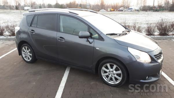 Pelēks Toyota Verso 2010 Rīga, ar dzinēja tilpumu 2.00 L un nobraukumu 273 tūkst. km par 4100 €, foto 1 vietnē AUTOMOTO.COM.LV