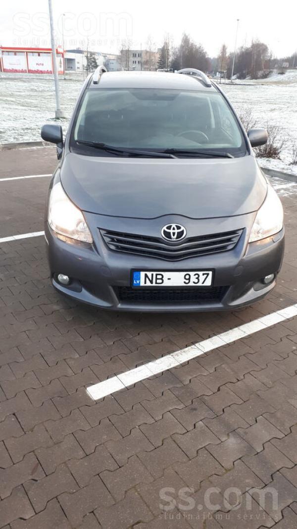 Pelēks Toyota Verso 2010 Rīga, ar dzinēja tilpumu 2.00 L un nobraukumu 273 tūkst. km par 4100 €, foto 3 vietnē AUTOMOTO.COM.LV