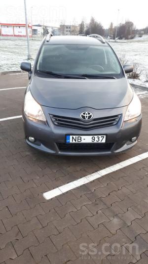Grey Toyota Verso 2010 in Riga, with an engine capacity of 2.00 L and mileage of 273 thousand km for 4100 €, photo 3 on AUTOMOTO.COM.LV