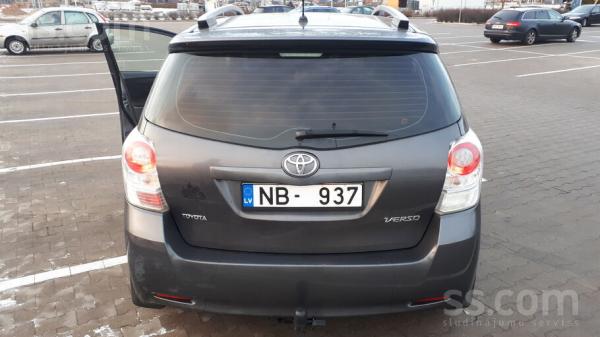 Pelēks Toyota Verso 2010 Rīga, ar dzinēja tilpumu 2.00 L un nobraukumu 273 tūkst. km par 4100 €, foto 4 vietnē AUTOMOTO.COM.LV