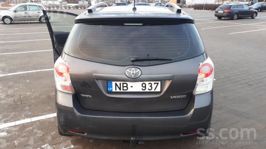 Grey Toyota Verso 2010 in Riga, with an engine capacity of 2.00 L and mileage of 273 thousand km for 4100 €, photo 4 on AUTOMOTO.COM.LV