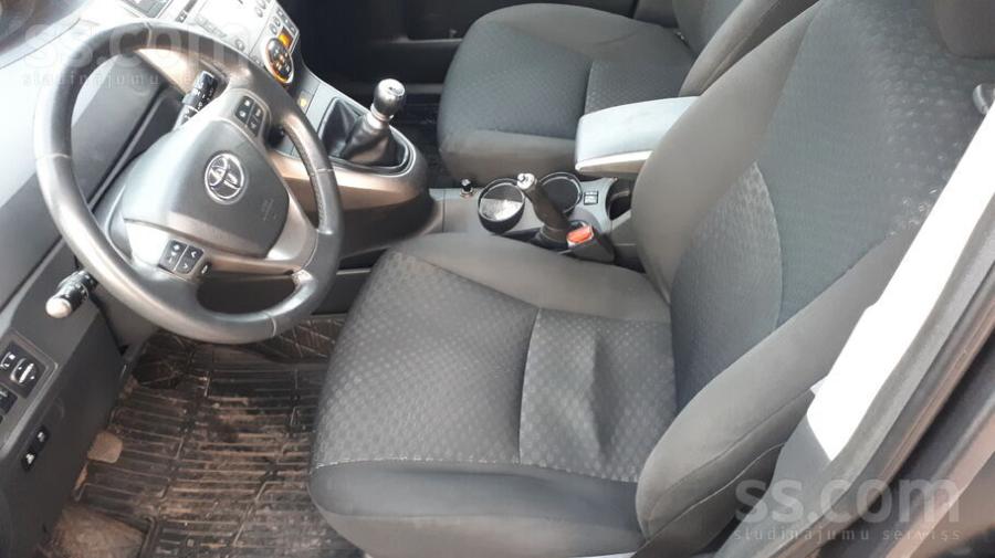 Grey Toyota Verso 2010 in Riga, with an engine capacity of 2.00 L and mileage of 273 thousand km for 4100 €, photo 8 on AUTOMOTO.COM.LV