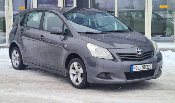 Grey Toyota Verso 2010 in Vilnius, with an engine capacity of 2.00 L and mileage of 268 thousand km for 4250 €, photo 2 on AUTOMOTO.COM.LV