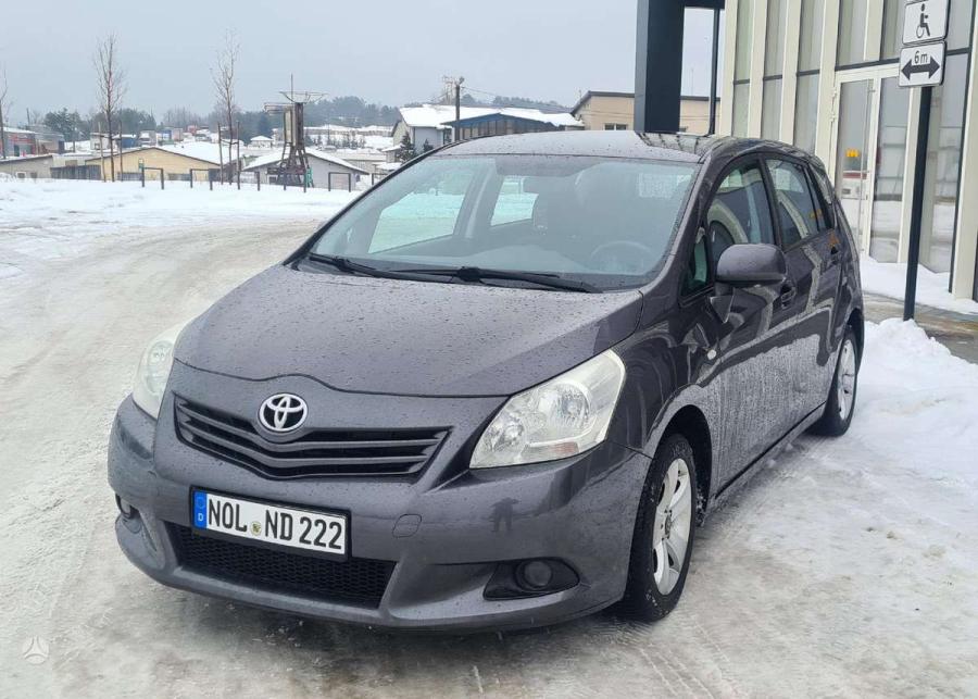 Pelēks Toyota Verso 2010 Viļņa, ar dzinēja tilpumu 2.00 L un nobraukumu 268 tūkst. km par 4250 €, foto 4 vietnē AUTOMOTO.COM.LV