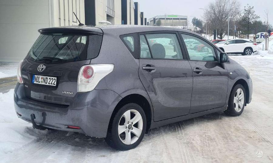 Pelēks Toyota Verso 2010 Viļņa, ar dzinēja tilpumu 2.00 L un nobraukumu 268 tūkst. km par 4250 €, foto 7 vietnē AUTOMOTO.COM.LV