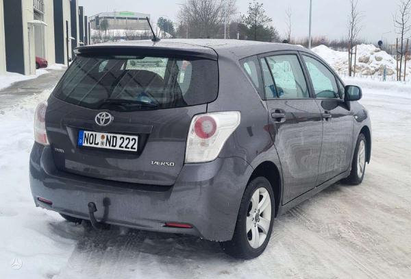 Grey Toyota Verso 2010 in Vilnius, with an engine capacity of 2.00 L and mileage of 268 thousand km for 4250 €, photo 8 on AUTOMOTO.COM.LV