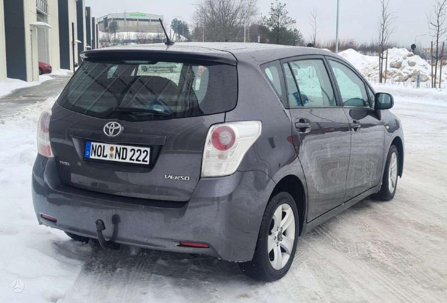 Pelēks Toyota Verso 2010 Viļņa, ar dzinēja tilpumu 2.00 L un nobraukumu 268 tūkst. km par 4250 €, foto 8 vietnē AUTOMOTO.COM.LV