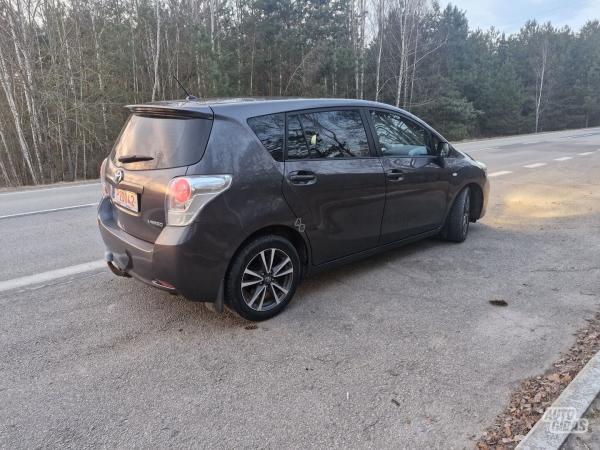 Pelēks Toyota Verso 2010 Jurbarkas, ar dzinēja tilpumu 2.00 L un nobraukumu 330 tūkst. km par 3550 €, foto 4 vietnē AUTOMOTO.COM.LV