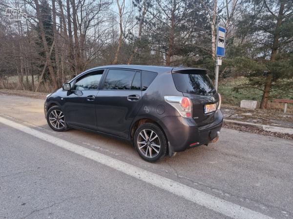 Pelēks Toyota Verso 2010 Jurbarkas, ar dzinēja tilpumu 2.00 L un nobraukumu 330 tūkst. km par 3550 €, foto 6 vietnē AUTOMOTO.COM.LV