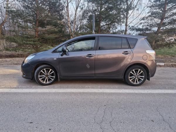 Pelēks Toyota Verso 2010 Jurbarkas, ar dzinēja tilpumu 2.00 L un nobraukumu 330 tūkst. km par 3550 €, foto 8 vietnē AUTOMOTO.COM.LV