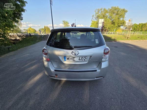 Pelēks Toyota Verso 2010 Klaipėda, ar dzinēja tilpumu 2.00 L un nobraukumu 267 tūkst. km par 4150 €, foto 2 vietnē AUTOMOTO.COM.LV