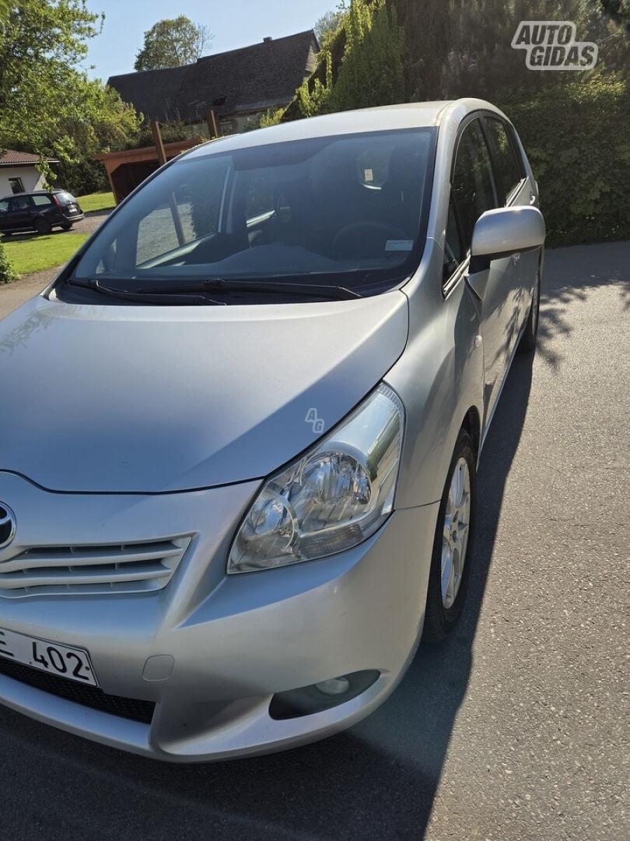 Pelēks Toyota Verso 2010 Klaipėda, ar dzinēja tilpumu 2.00 L un nobraukumu 267 tūkst. km par 4150 €, foto 4 vietnē AUTOMOTO.COM.LV