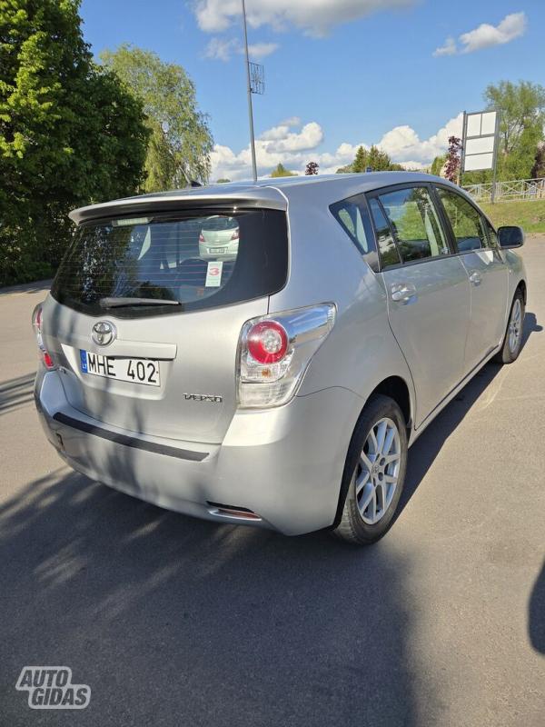 Pelēks Toyota Verso 2010 Klaipėda, ar dzinēja tilpumu 2.00 L un nobraukumu 267 tūkst. km par 4150 €, foto 4 vietnē AUTOMOTO.COM.LV