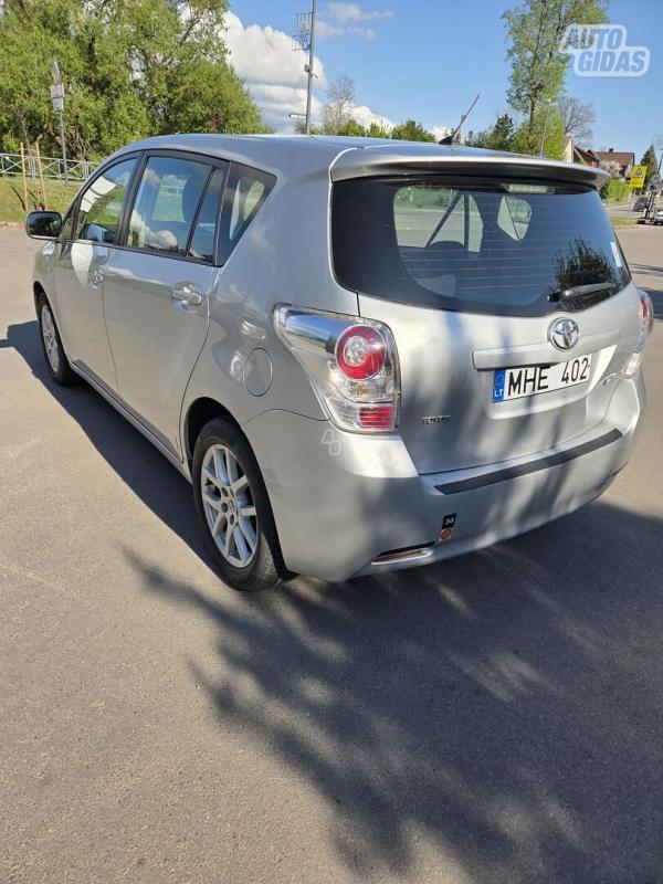 Pelēks Toyota Verso 2010 Klaipėda, ar dzinēja tilpumu 2.00 L un nobraukumu 267 tūkst. km par 4150 €, foto 8 vietnē AUTOMOTO.COM.LV