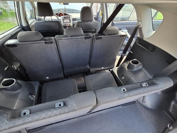 Pelēks Toyota Verso 2010 Klaipėda, ar dzinēja tilpumu 2.00 L un nobraukumu 267 tūkst. km par 4150 €, foto 9 vietnē AUTOMOTO.COM.LV