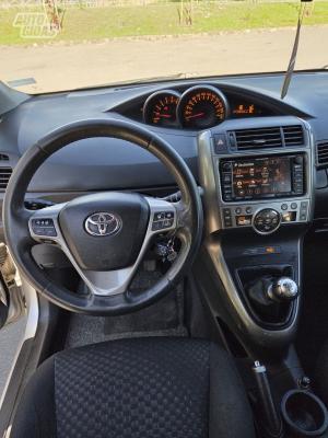Pelēks Toyota Verso 2010 Klaipėda, ar dzinēja tilpumu 2.00 L un nobraukumu 267 tūkst. km par 4150 €, foto 14 vietnē AUTOMOTO.COM.LV