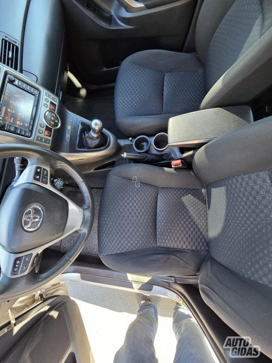 Pelēks Toyota Verso 2010 Klaipėda, ar dzinēja tilpumu 2.00 L un nobraukumu 267 tūkst. km par 4150 €, foto 15 vietnē AUTOMOTO.COM.LV