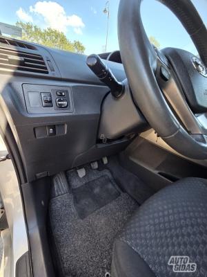 Pelēks Toyota Verso 2010 Klaipėda, ar dzinēja tilpumu 2.00 L un nobraukumu 267 tūkst. km par 4150 €, foto 17 vietnē AUTOMOTO.COM.LV