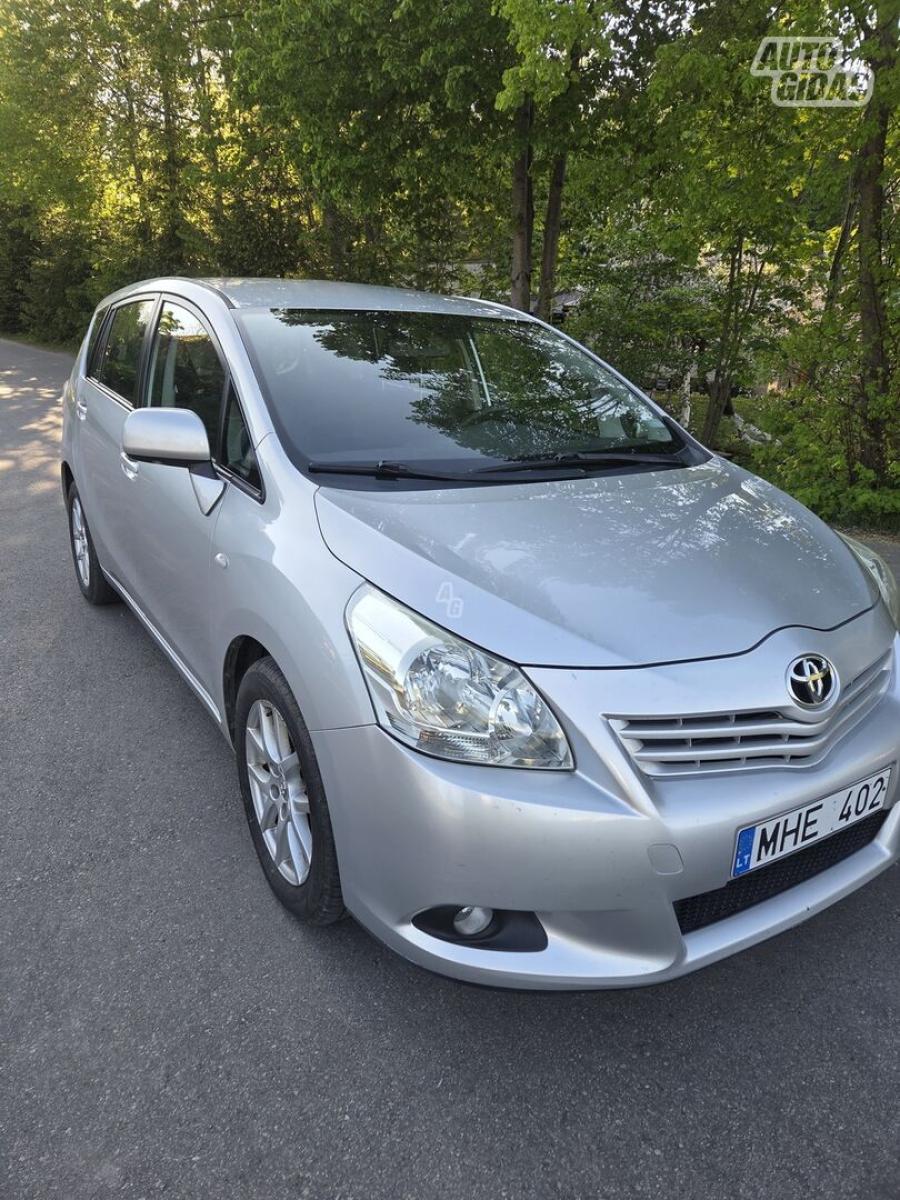Pelēks Toyota Verso 2010 Klaipėda, ar dzinēja tilpumu 2.00 L un nobraukumu 267 tūkst. km par 4150 €, foto 19 vietnē AUTOMOTO.COM.LV