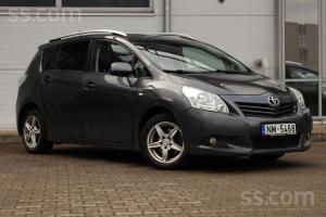 Pelēks Toyota Verso 2010 Rīga, ar dzinēja tilpumu 2.00 L un nobraukumu 0 tūkst. km par 2995 €, foto 3 vietnē AUTOMOTO.COM.LV