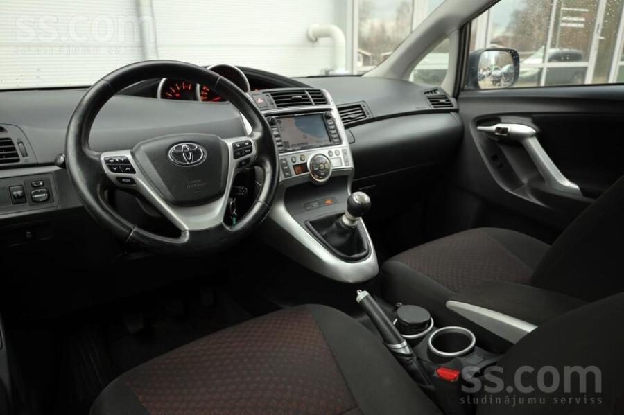 Pelēks Toyota Verso 2010 Rīga, ar dzinēja tilpumu 2.00 L un nobraukumu 0 tūkst. km par 2995 €, foto 7 vietnē AUTOMOTO.COM.LV