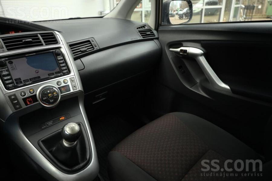 Pelēks Toyota Verso 2010 Rīga, ar dzinēja tilpumu 2.00 L un nobraukumu 0 tūkst. km par 2995 €, foto 8 vietnē AUTOMOTO.COM.LV